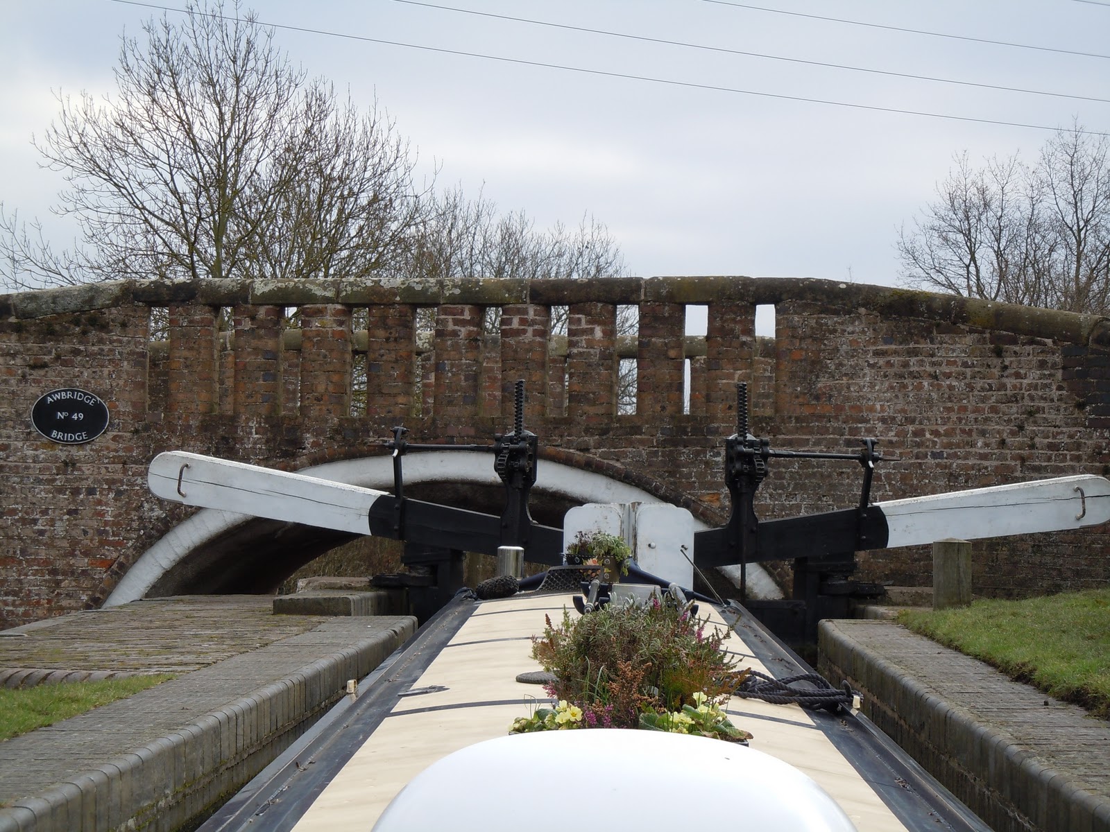 NB Rock 'n' Roll: A short haul to Bratch and a walk to Wombourne