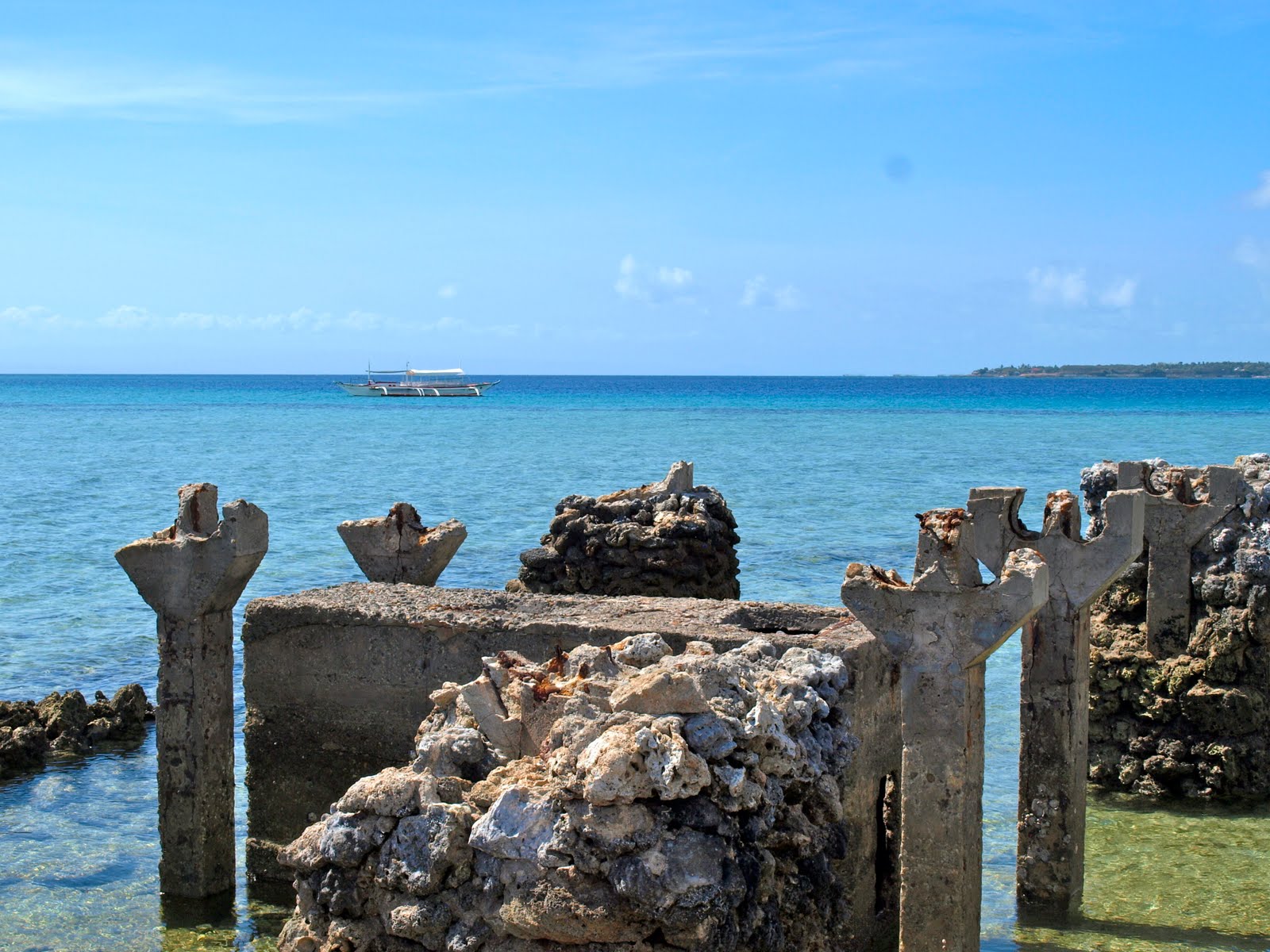 Marvin Abrinica: Jomabo Island, Escalante City, Philippines - I'm on a Boat