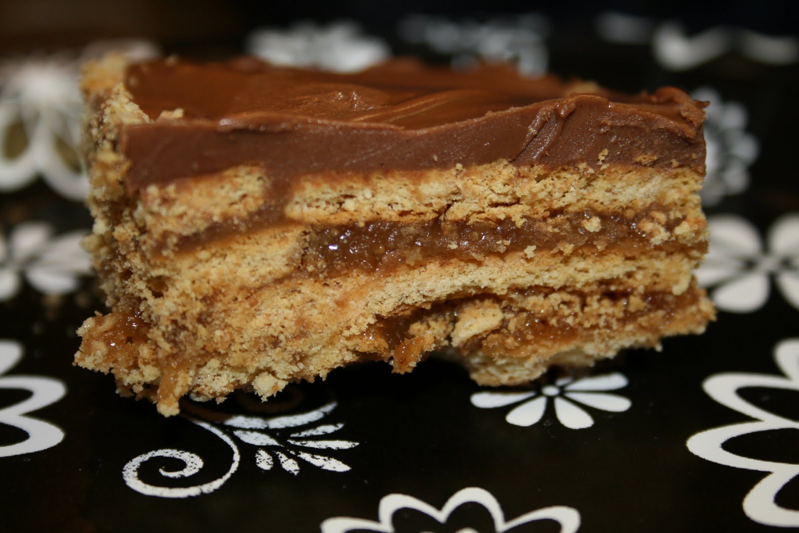 Lola's Homemade Cooking: Homemade Kit-Kat Bars