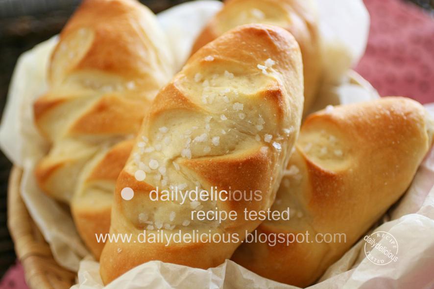 dailydelicious: Pain au lait: Delicious mini milk bread!
