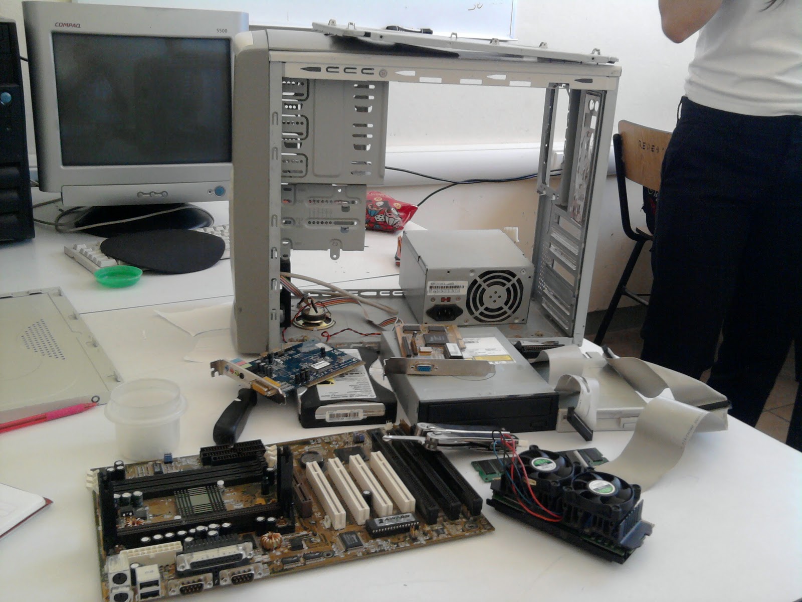 Instalación del equipo de computo(;: Desarmando la PC