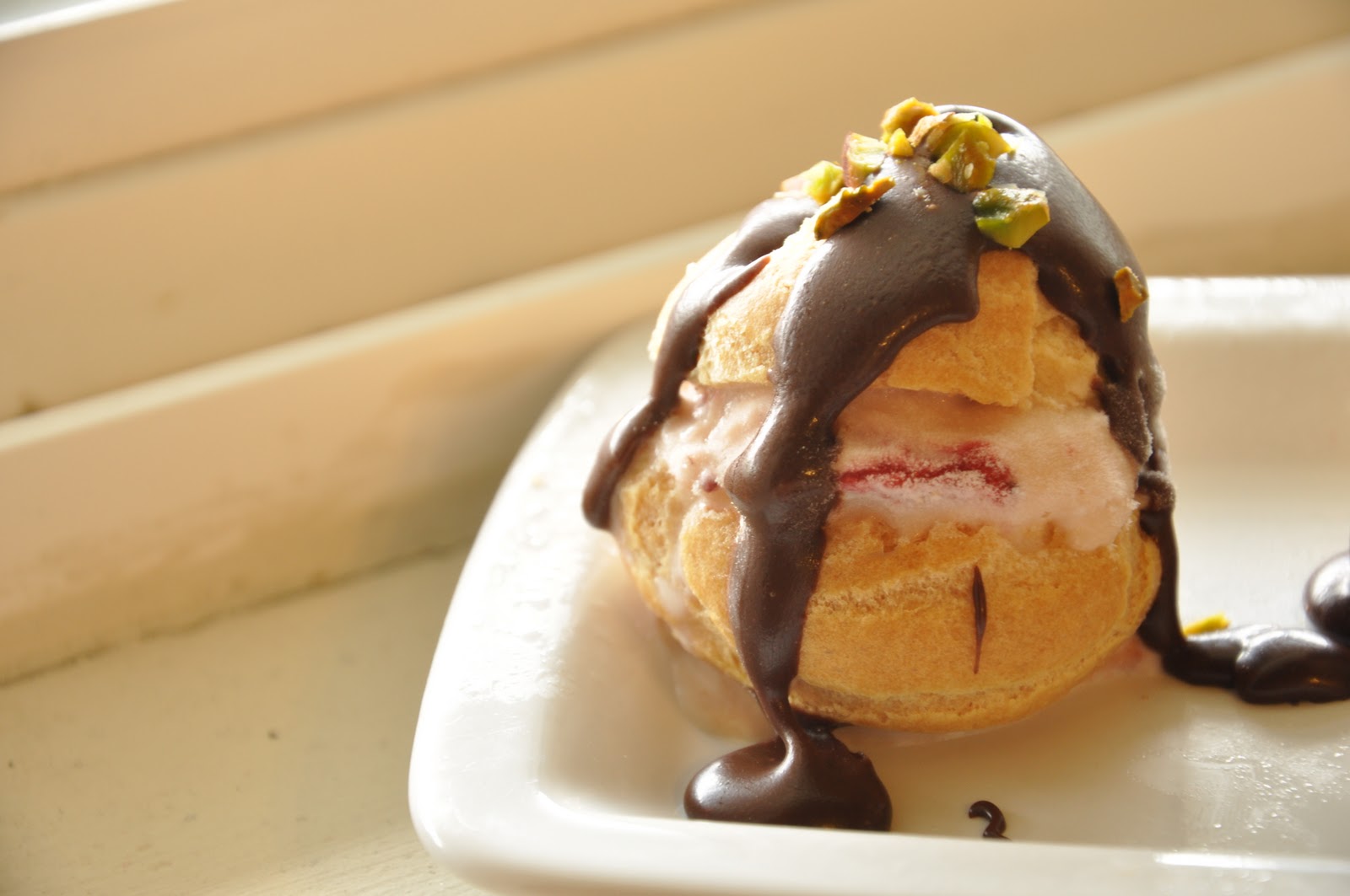FACE YOUR BATTER ! !: Bake-oholic: Profiteroles & Gorilla Bread