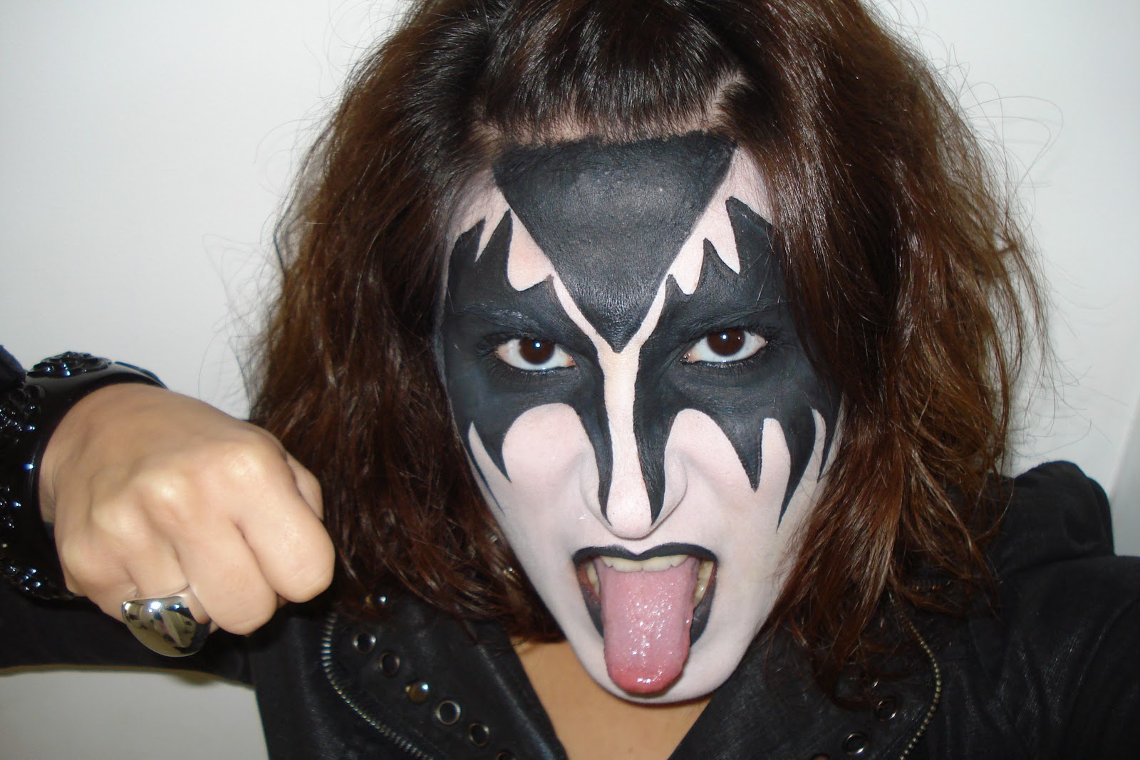 Alessia's Beauty Box: KISS "The demon" Halloween Tutorial