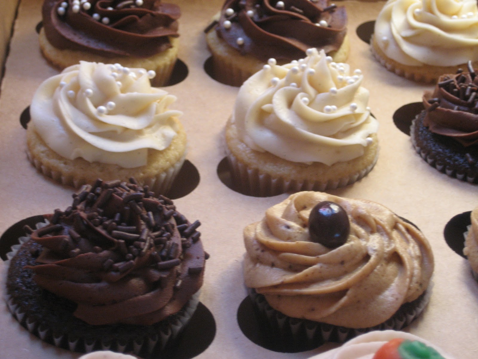Just Baked Cupcakes & Coffee House: Cupcake Assortment
