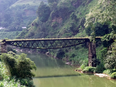 philipveerasingam: The upside-down bridge, Ulapane, Sri Lanka.
