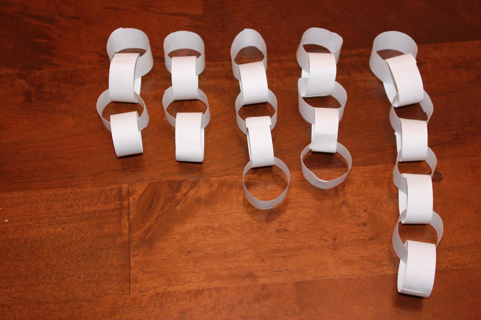 Craftin' Texan: Paper Chain Skeleton