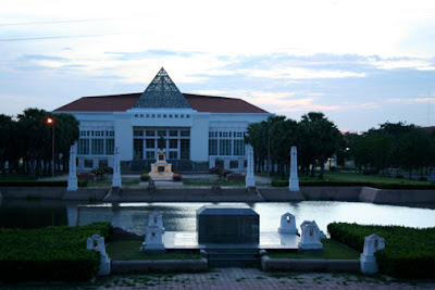 Richard Athey: Thammasat Rangsit University