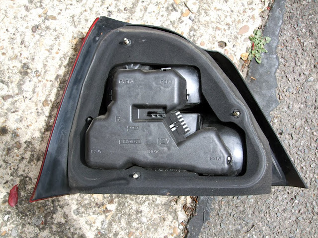 How to Remove MG ZR / Rover 25 Rear Lights