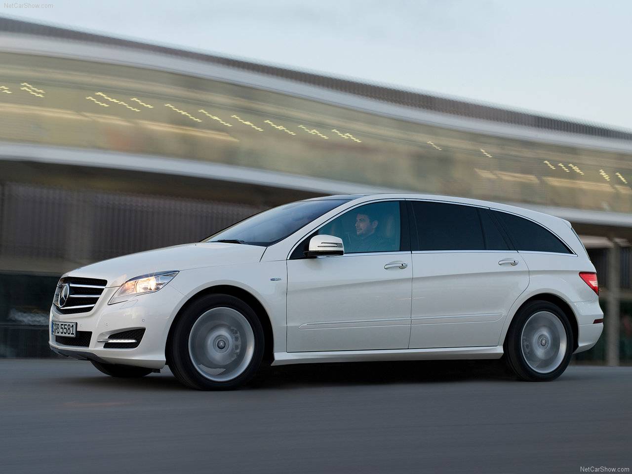 MERCEDES-BENZ: 2011 Mercedes-Benz R-Class