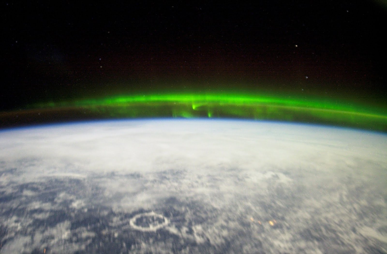 TERRA MÉDIA: Aurora Boreal e Aurora Austral