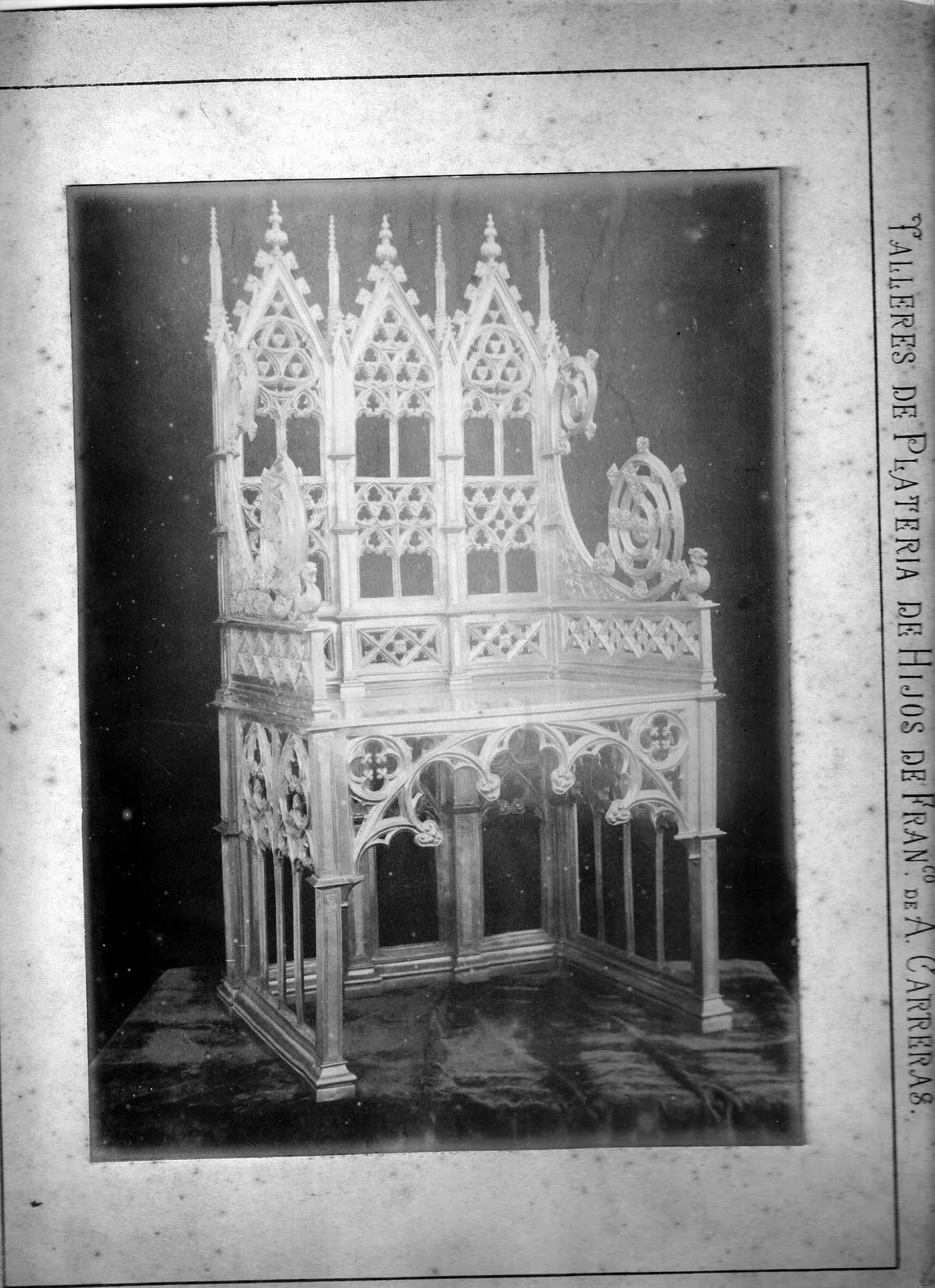 FAMILIA CARRERAS: EL TRONO DEL REY MARTIN I