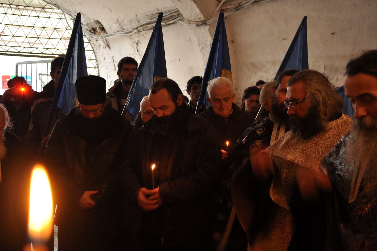 ASOCIAŢIA PENTRU MEMORIE IDENTITARĂ CARPAŢII: LEGIONARII PARAŞUTAŢI DE ...