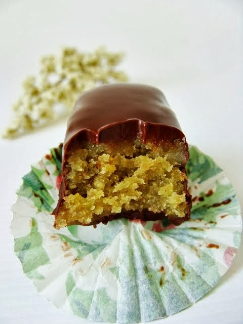 Chocolate dust: Pistacio praline