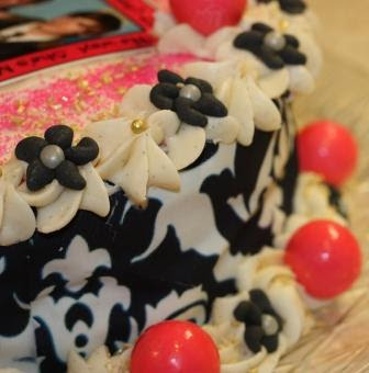 Gourmet Mom on-the-Go: HSM Strawberry Cream Cake