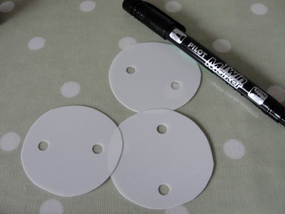 Bettyjoy tutorials: Shrink Plastic Buttons