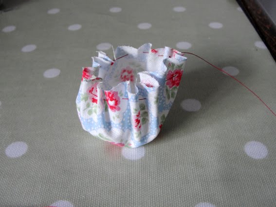 Bettyjoy tutorials: Jam Jar Pincushions