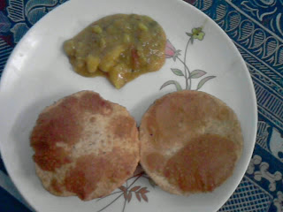 Served Hott - The Food Blog: Paneer Poori with Aloo Sabzi