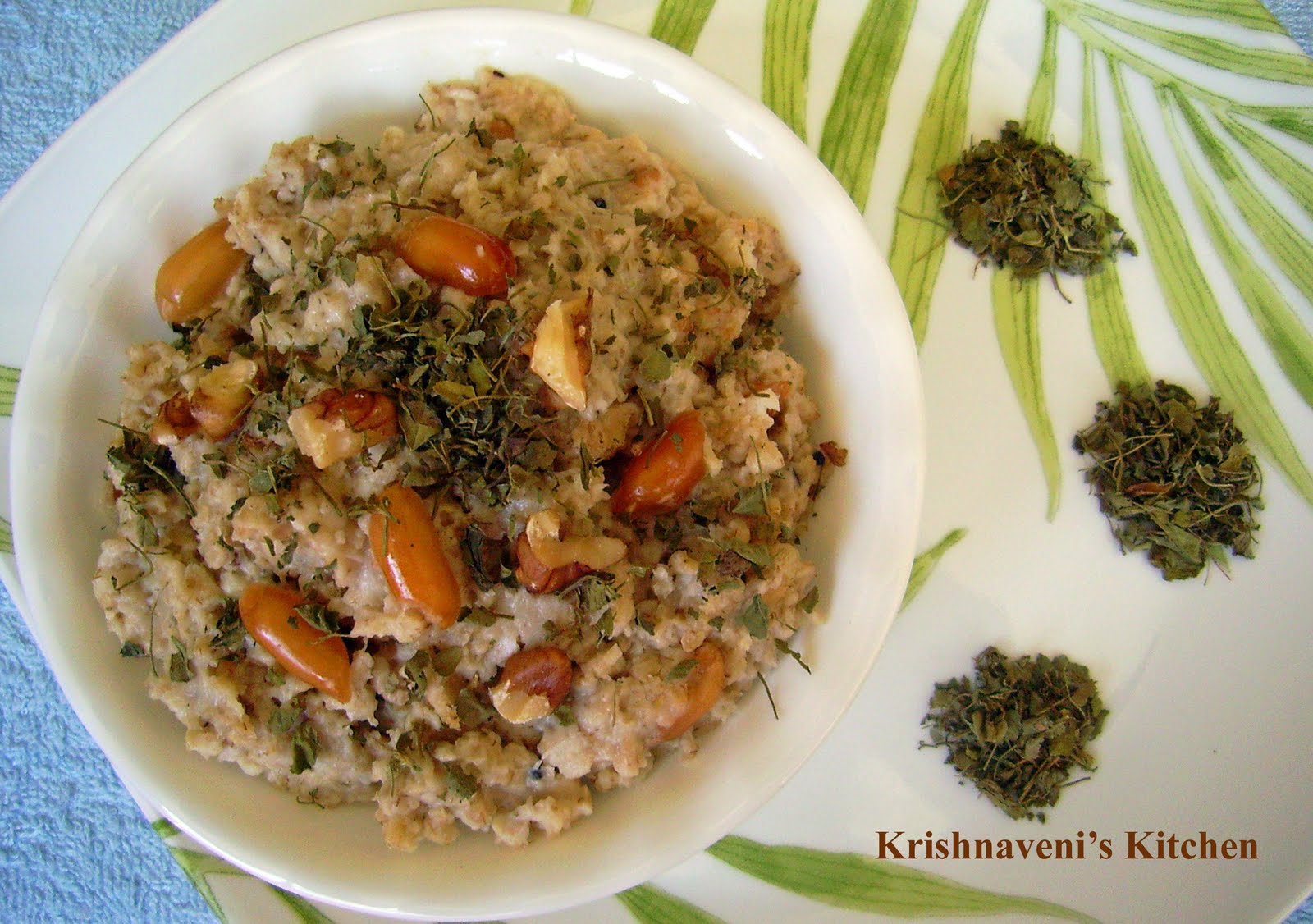 Krishnaveni's Kitchen: Oats - Kasthuri Methi - Nuts Upma