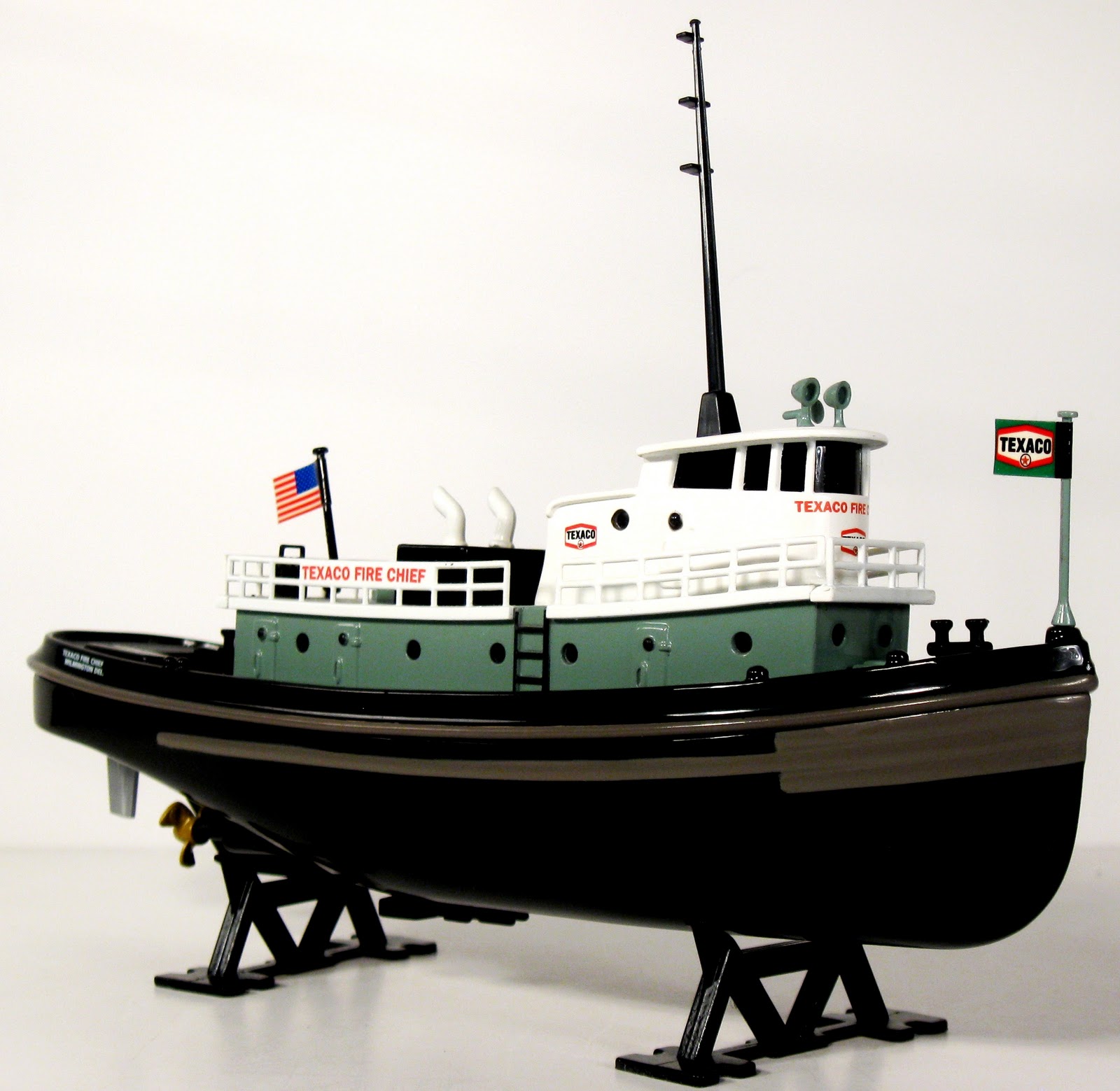 Toys and Stuff: Ertl Texaco 'Fire Chief' Tugboat