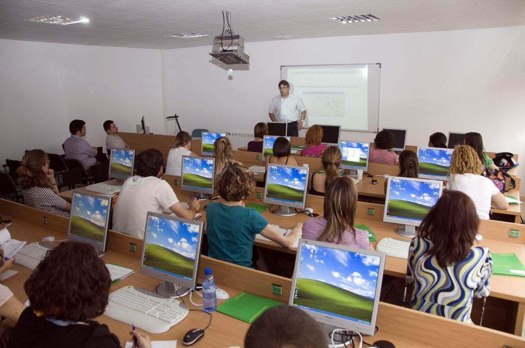TIC y TIC: El 69% de los docentes cree que la tecnología ayuda a ...