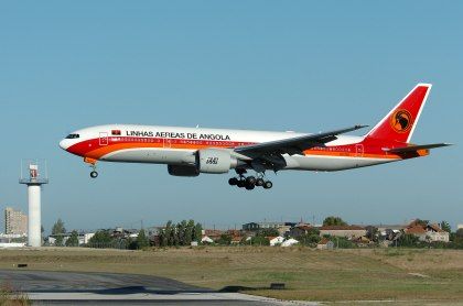 INSÓLITOS: Avião de Angola deixa cair peças em rua de Almada