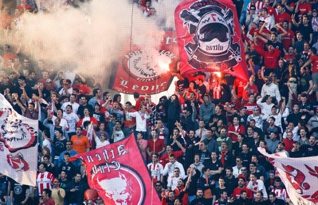 Trikala Gate 7 .:: Ολυμπιακός-Δικεφαλη κοτα 2-1