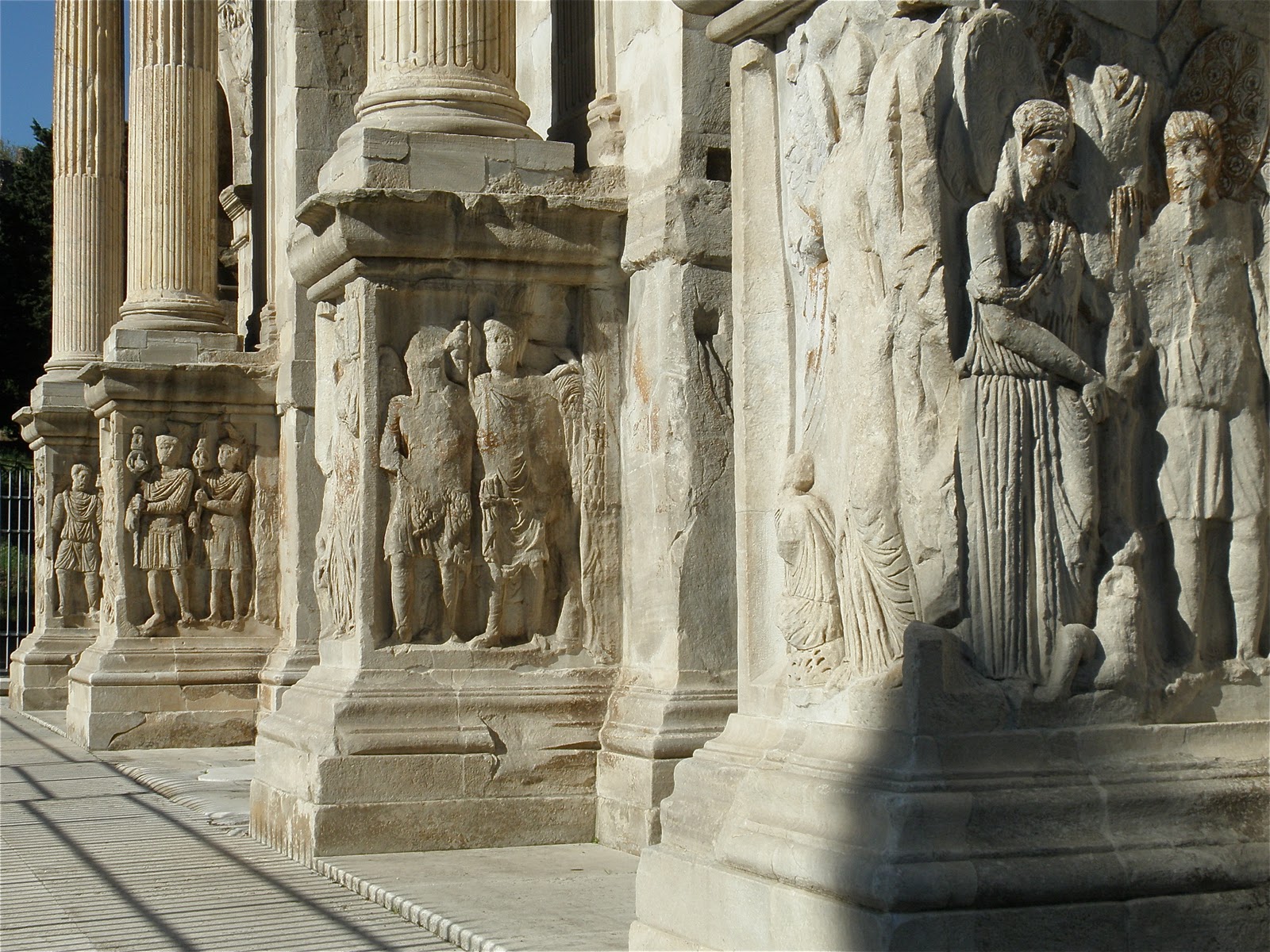 guttae: Arch of Constantine, Rome