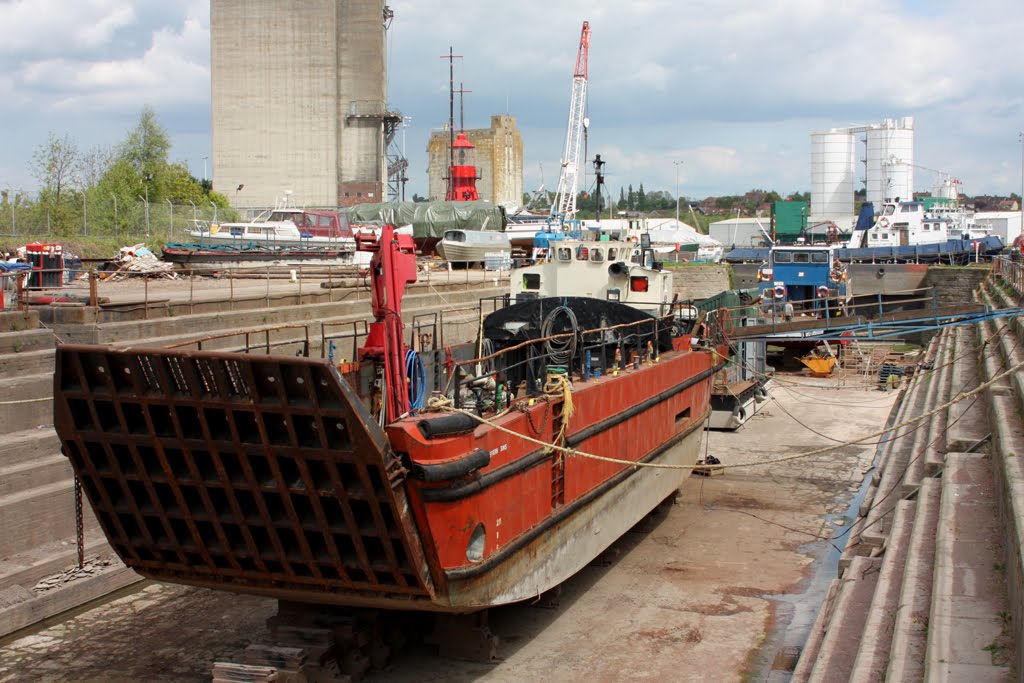 UK Shipping: SEVERN SINS in Sharpness Dry Dock (Gloucestershire) 11/05/2010