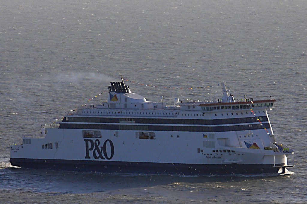 UK Shipping: P&O's new ferry SPIRIT OF BRITAIN arrives at Dover 09/11/2011