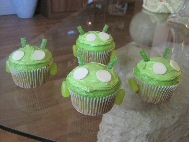 my feelings taste like cupcakes: Android Robot Cupcakes
