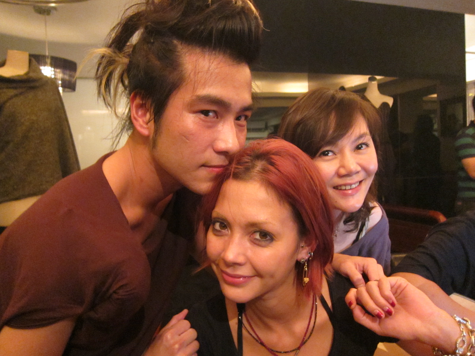 ENZO LIN INTERNATIONAL BOUTIQUE GROUP: 土屋安娜@ENZO LIN CHIC BAR