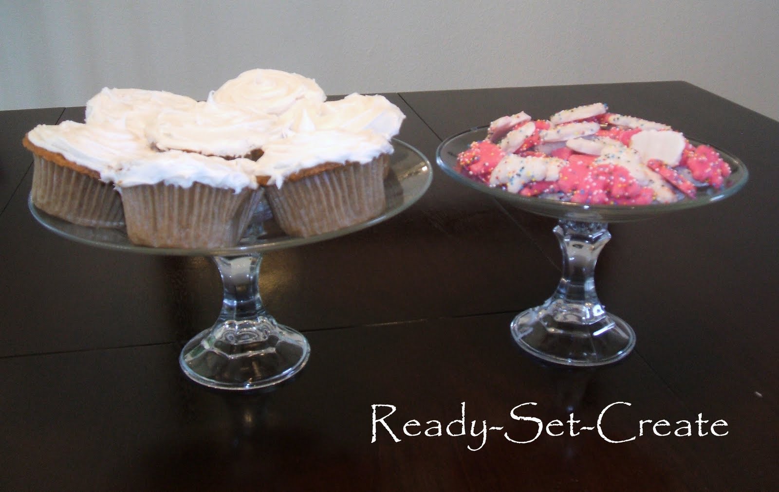 Ready, Set, Create!!: $4 Cupcake Stand / Lemon Centerpiece