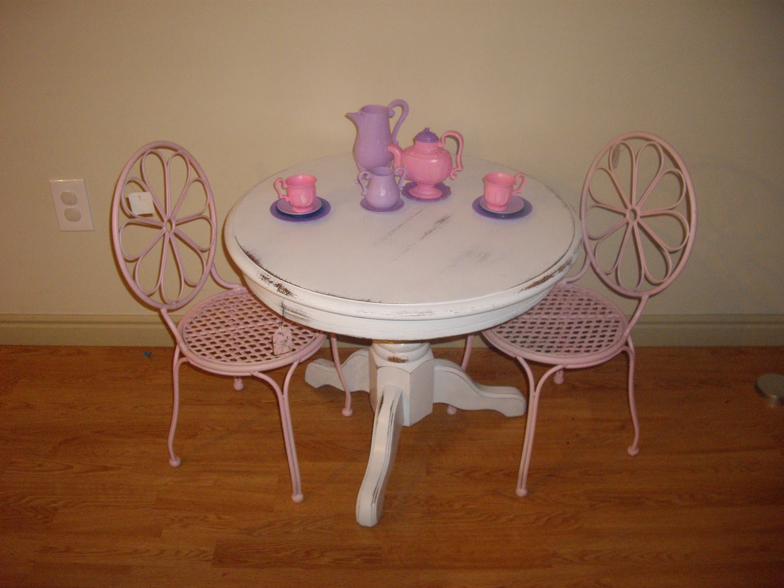 Skitt A Skatt: Cute Upholstered Stool