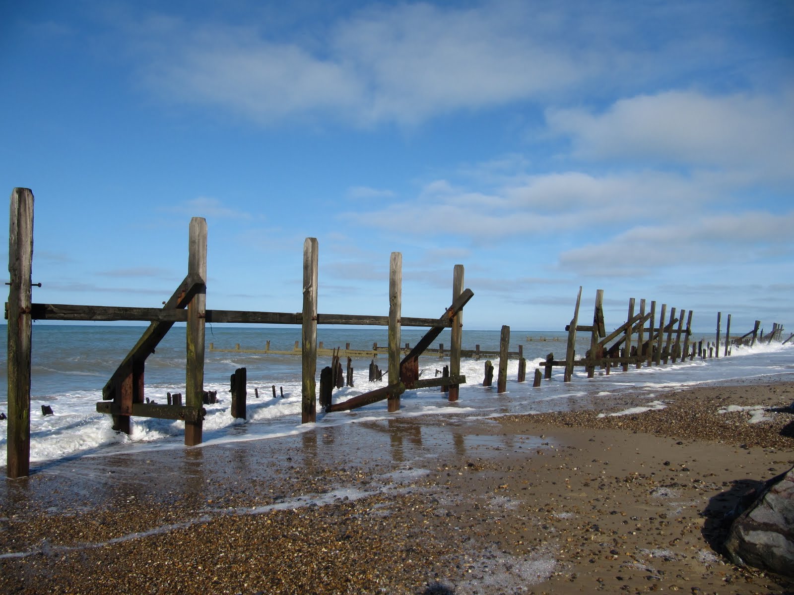 My Adventure Blog: Happisburgh Lighthouse, Beach and Cliffs