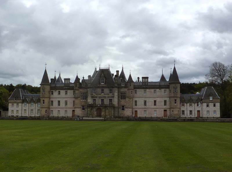 Alex and Bob`s Blue Sky Scotland: Callendar House and the Falkirk Uplands.