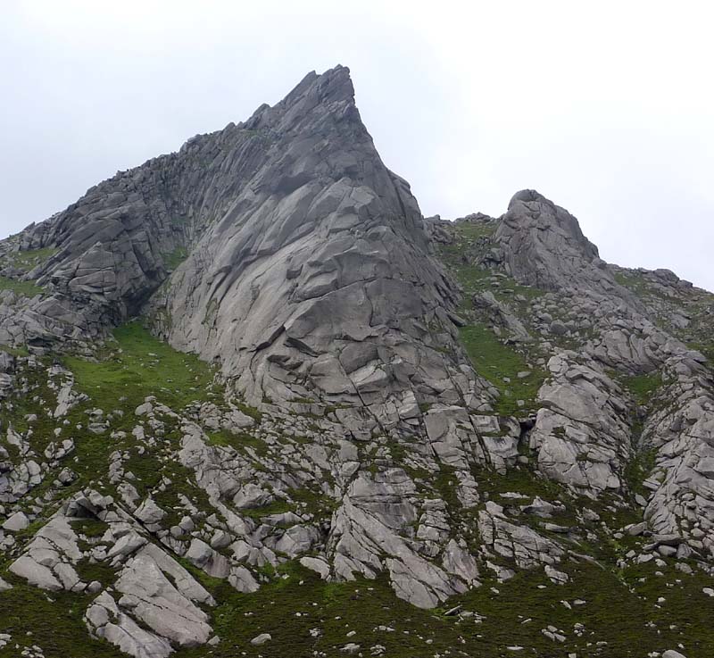 Alex and Bob`s Blue Sky Scotland: Caisteal Abhail. Arran Ridge.