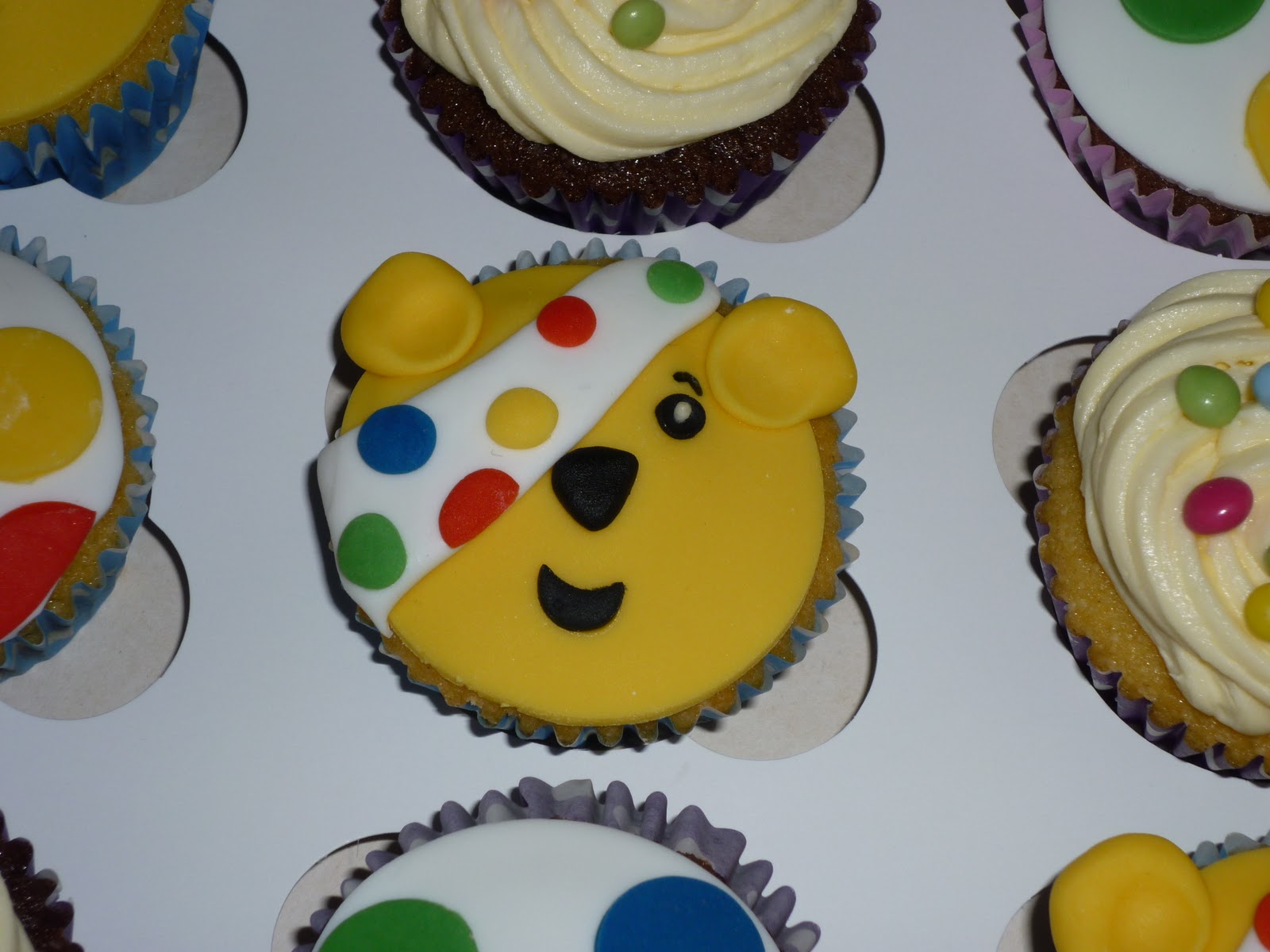 Sweetart and Scraps: Pudsey Bear Cupcakes