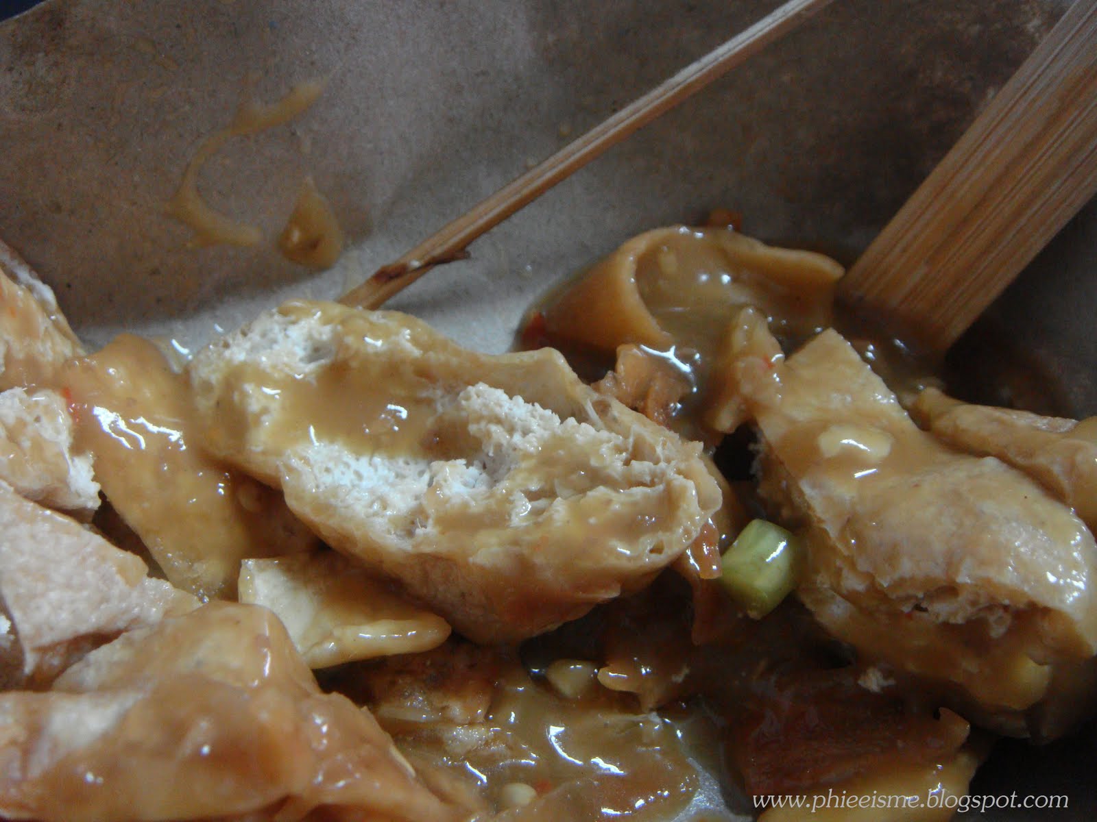 Seconds, Minutes, and Hours to Remember: "tahu gunting"