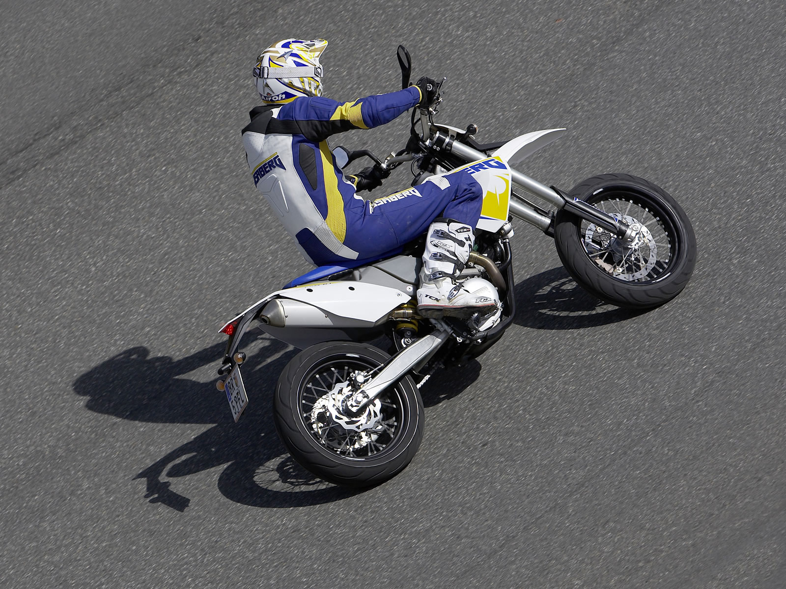 2010 HUSABERG FS570 Motorcycle Desktop Wallpaper