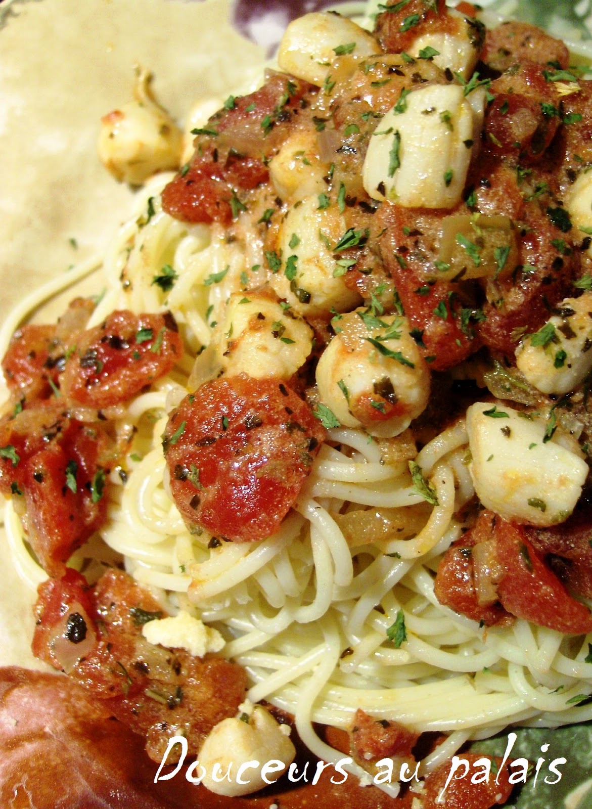 Pétoncles aux tomates sur pâtes