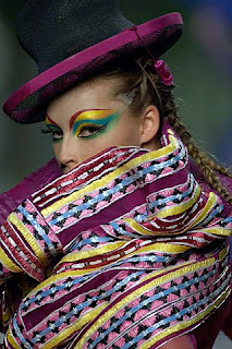 Miss Dominika's Style Box: Değişik Makyajlar..