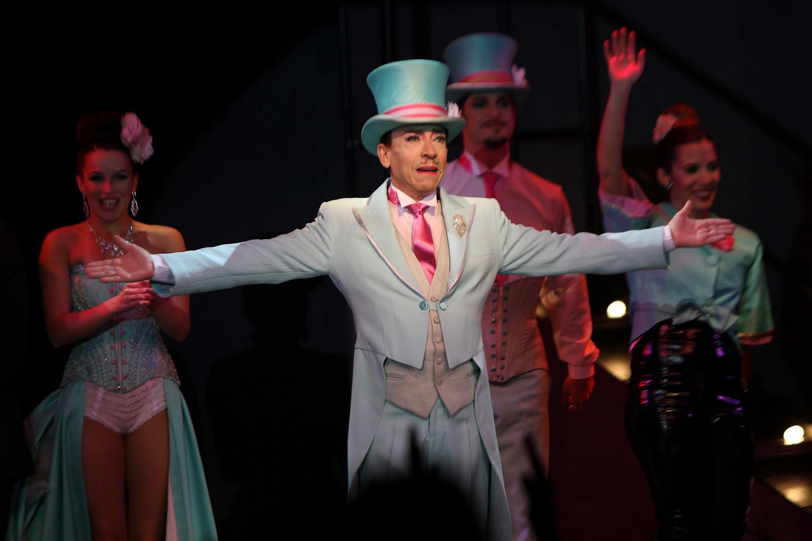 Blog del TEATRO en Argentina: POR EL ÉXITO ANÍBAL PACHANO AGREGA FUNCIONES