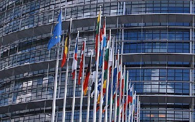 Tales from the other side of town: ΤΟ ΕΥΡΩΠΑΪΚΟ ΚΟΙΝΟΒΟΥΛΙΟ ΥΙΟΘΕΤΕΙ ...