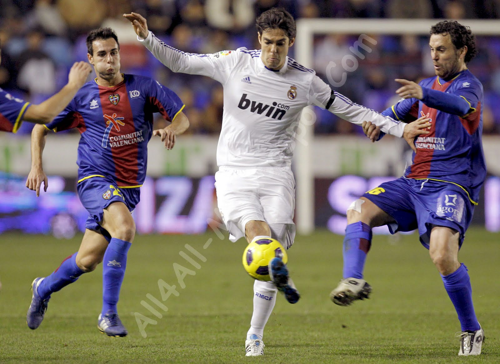 HQ Soccer Photos: The Return of the Kaka