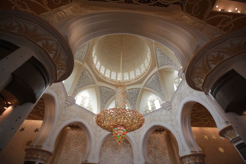 Amway Diamonds in Dubai: Internal structure of the mosque...