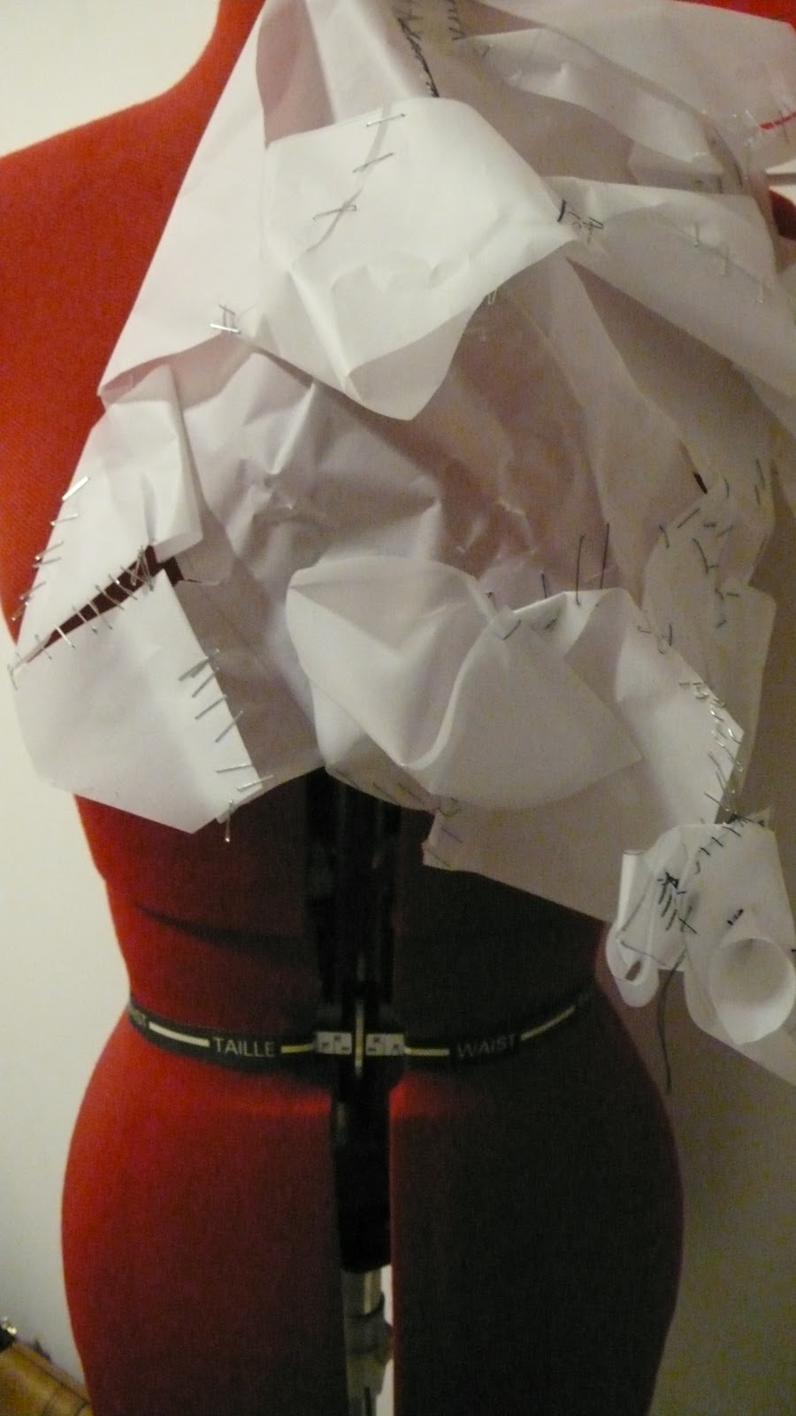 Explore Creativity: Paper manipulation and 3D shape exploration