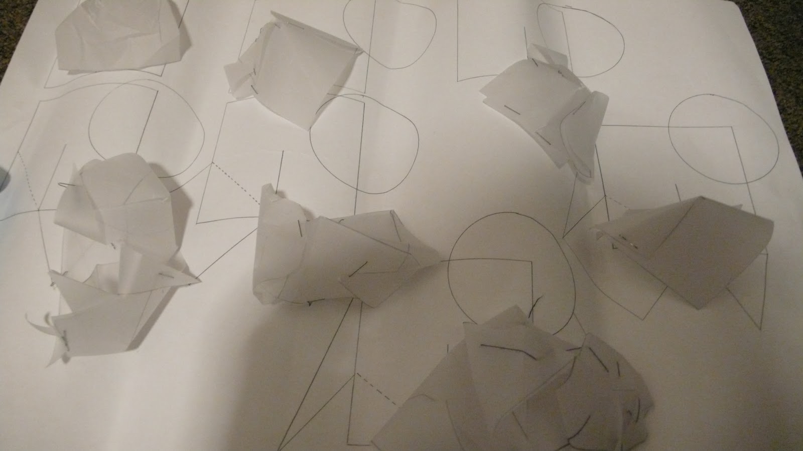 Explore Creativity: Paper manipulation and 3D shape exploration