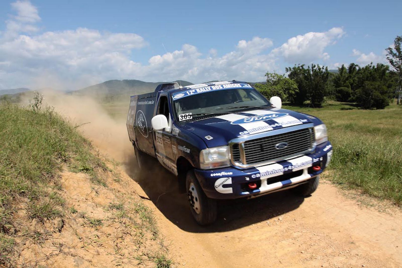 Ford Racing Trucks realiza com sucesso o Ford Rally X-Perience 4