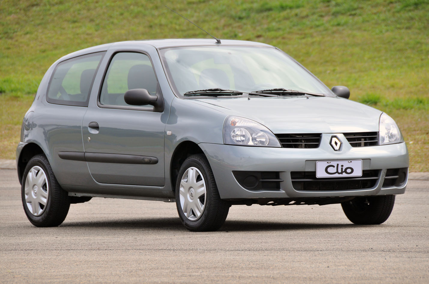 Renault Clio será o primeiro hatch compacto de entrada do mercado a ...