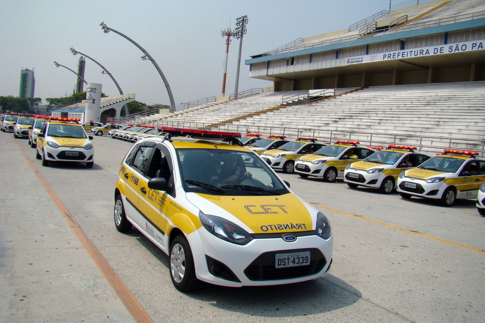FORD VENDE 155 FIESTA ROCAM HATCH 1.6 PARA A FROTA DA CET